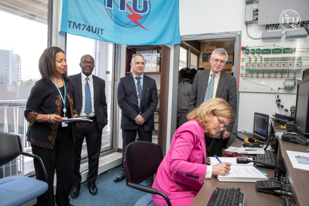 ITU generalsekreterare firade WARD. – Föreningen Sveriges Sändareamatörer